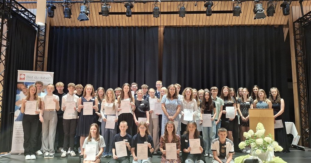 „FSSJ wirkt“ – 60 Jugendliche erhielten bei Festakt ihr FSSJ ...